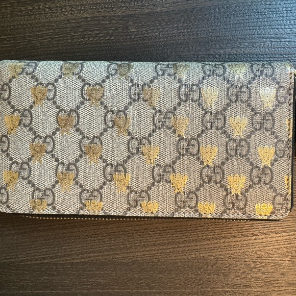 Gucci | Bags | Gucci Supreme Bees Zip Around Wallet | Poshmark